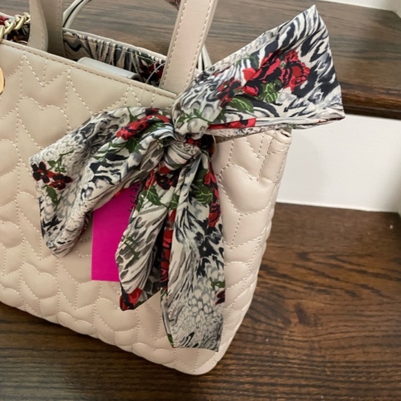 Betsey Johnson | Bags | Betsey Johnson Xo Sunny Quilted Heart Handbag ...